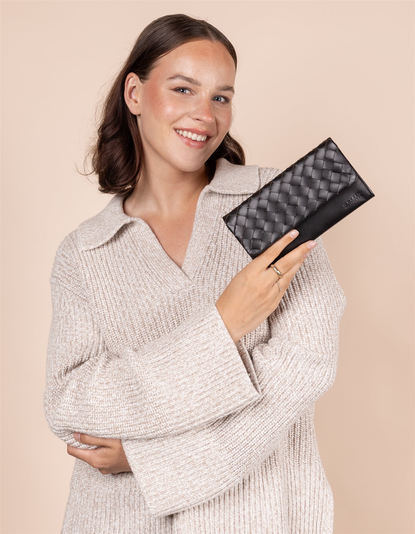 Pau s Pouch 1622lifestyle
